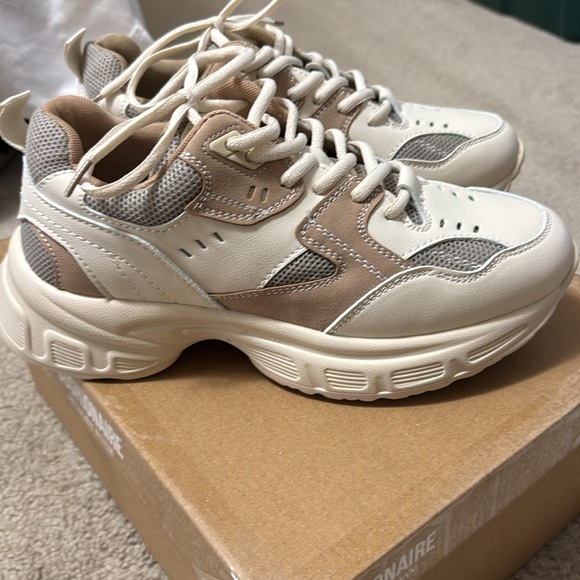 Cushionaire | Shoes | Strike Chunky Sneaker Whitetan | Poshmark